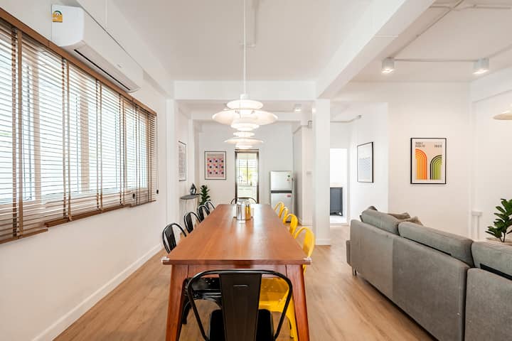 Stylish 4-bedroom Home Steps From Downtown - Chiang Mai, Thailand