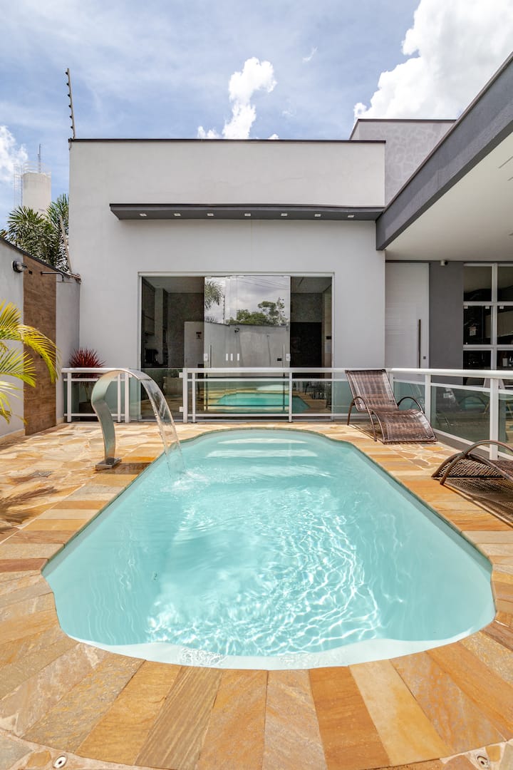 Linda Casa C/ Vista Para Piscina + Ar-condicionado - Americana