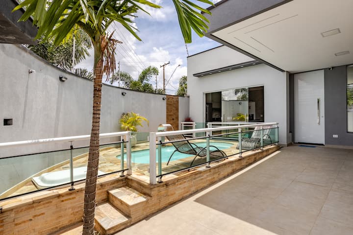 Linda Casa C/ Vista Para Piscina + Ar-condicionado - Americana