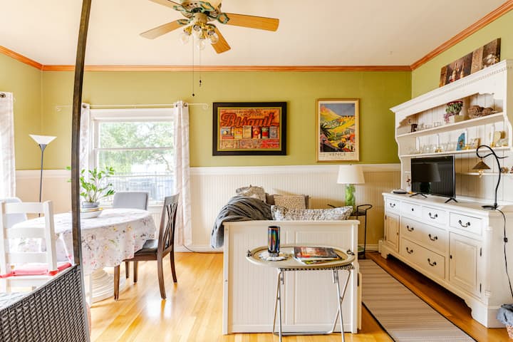 Shabby Chic 1926 Bungalow W 2 Baths - Des Moines, WA