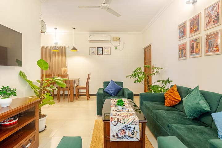 Tranquil 2bhk Retreat: Balcony Overlooking Fields - India