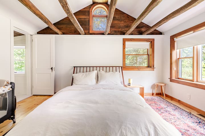 Wildflower Garden Cottage - Lake Taghkanic State Park, Ancram