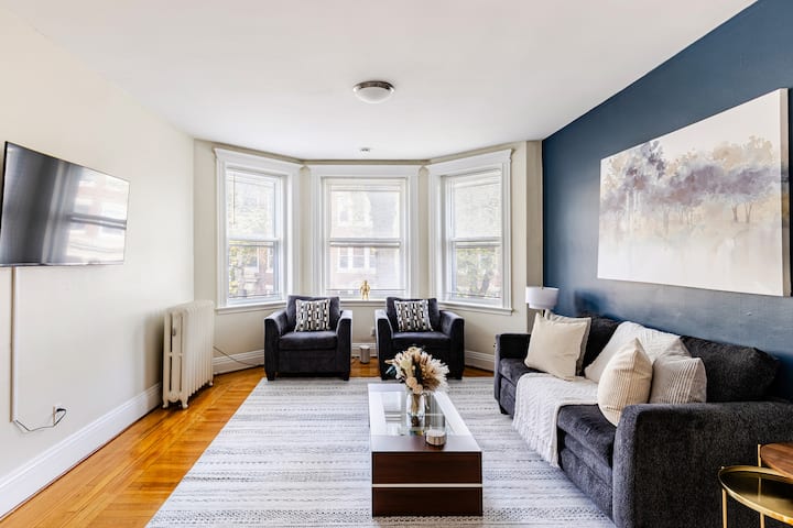 Roomy 2 Bedroom - Brookline/fenway- Free Parking - Dorchester, MA