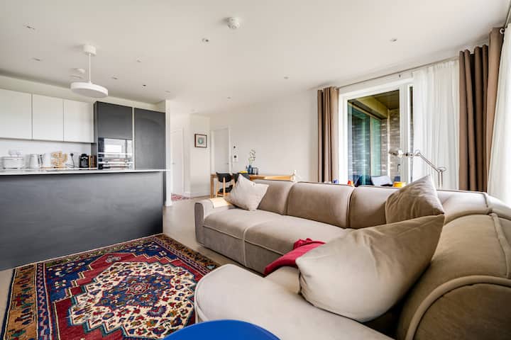 Bright Private Double Room, 10 Mins To The O₂. - London