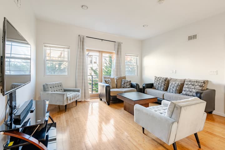 Huge 5br Apt, Steps From Nyc, 10 Mins From Path - East Rutherford, NJ