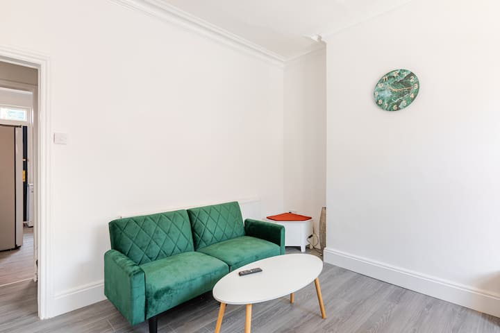 3 Bedroom Home, Close To City Center & University - Leeds