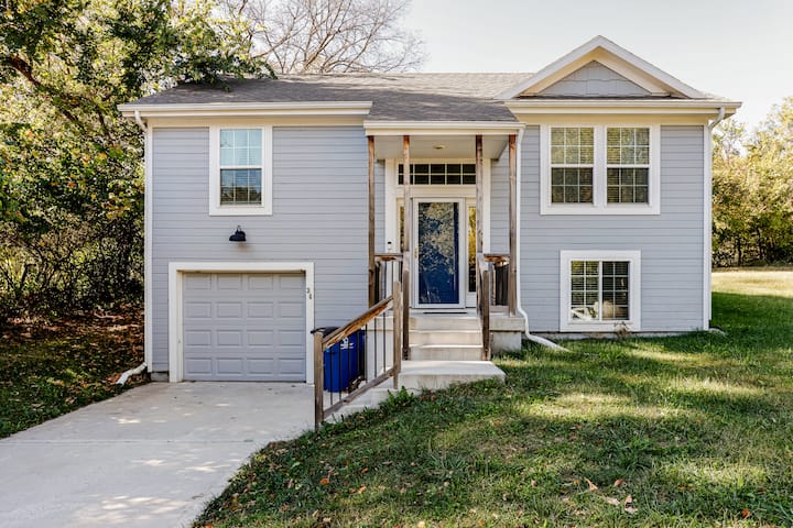 New 4br Home King/queen Beds Sleeps 10 W/hottub - 리버티