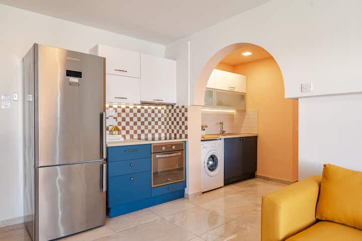 Beachfront Apartment With Pool & Parking - Cyprus