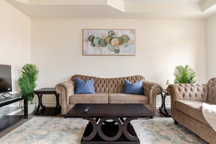 Modern Brampton Home | 3 Br 2.5 Wr | Free Parking - Brampton