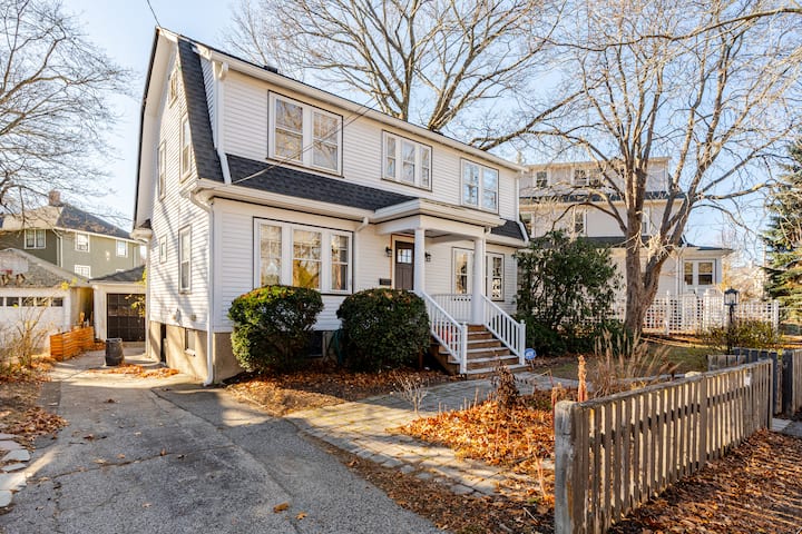 Old English Charm-modern Updates-close To Boston - Quincy, MA