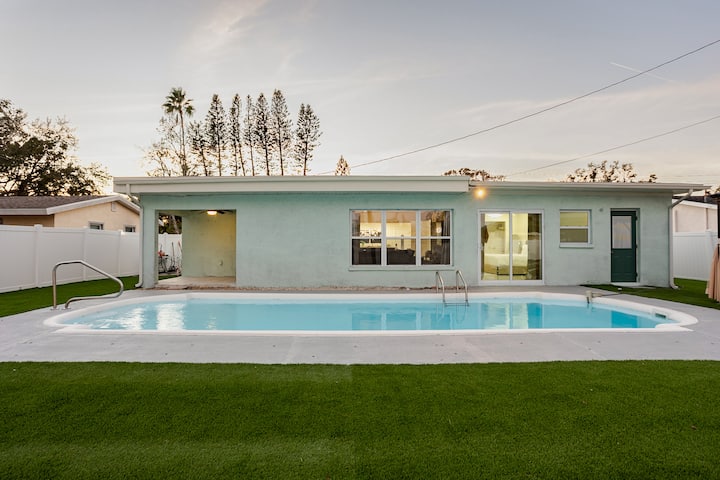 Thanksgiving Space–pool, Near Downtown&beach - St. Petersburg, FL