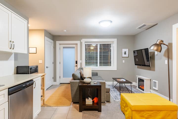 Cozy 1 Bdrm Steps From N Williams Ave - Portland, OR