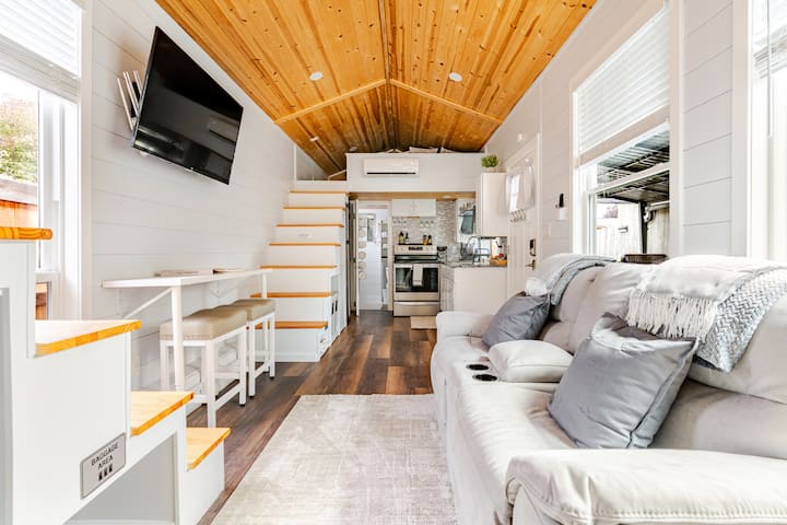 Cozy Secluded Tiny Home Near Airport - 塔克維拉