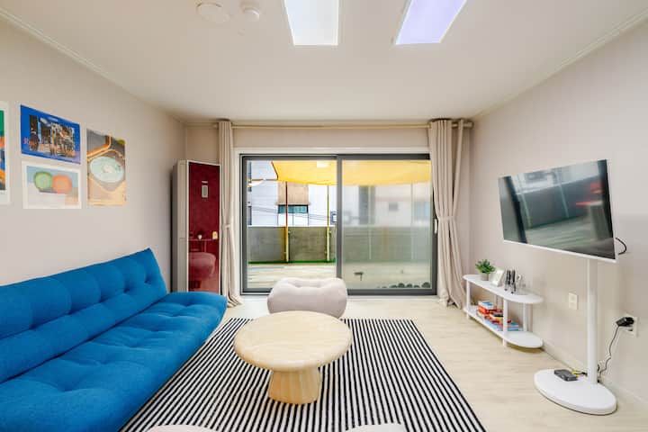 [오픈특가] 서면역5분/퀸베드3개/쓰리룸/테라스/넓은공간/단체여행/가족여행 - Busan