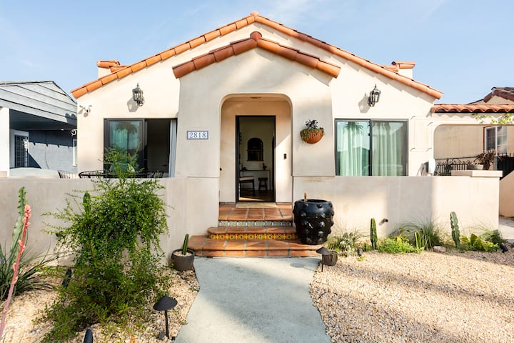 1br Luxury Spanish Bungalow / Walkable & Ev Charge - Los Angeles