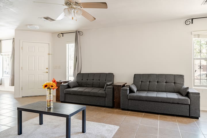 Sunny 3br / 2ba Tucson Home – Quiet And Spacious - Tucson, AZ