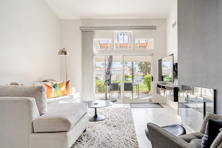 Stylish One Bedroom Condo | Steps From The Pool - Palm Desert, CA