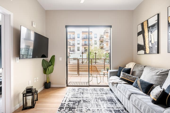 Luxury Condo In Old Town | Walk To Everything - Scottsdale, AZ