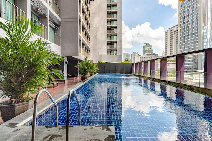 Cozy 1br/topview/1 Min Bts/fast Wi-fi/pool And Gym - Bangkok