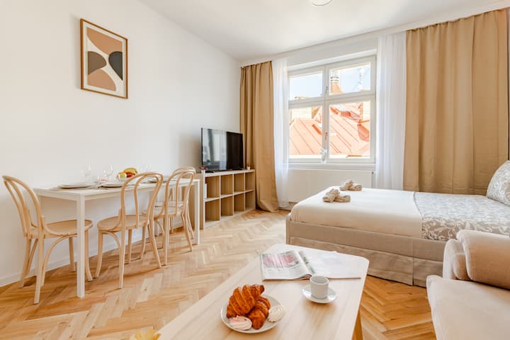 Old Town Gem | Astronomical Clock | City Center - Praga