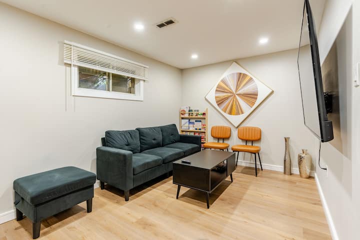 Private 2br North York Suite | Parking + Laundry - Markham