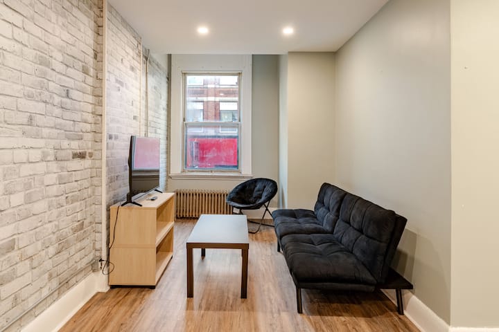 Near Via Rail Apartment On Richmond St - London, ON, Canada