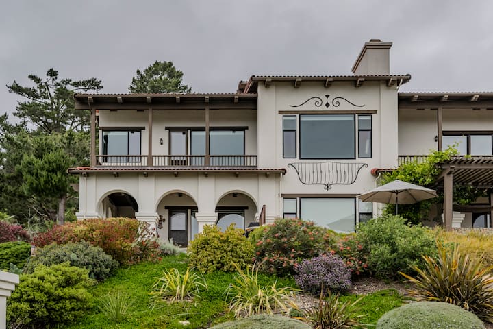 Ocean Views - King Bed - Monterey, CA