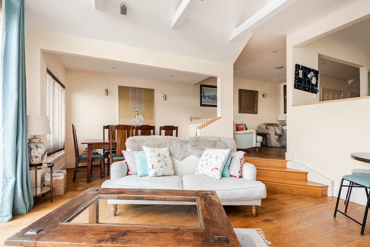 New England Style Lodge House, On Sailing Lake - South Cerney