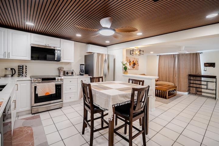 Garden Villa By The River - Fort Myers, FL