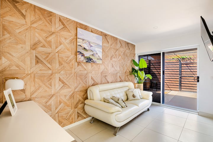 The Lakes Retreat. - Caroline Springs