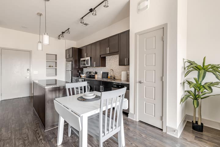 Upscale Living With Premier Amenities - Richardson, TX