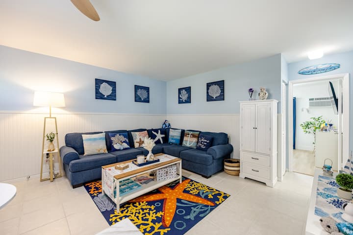 El Chiringuito-entire Apt By The Beach! - Marco Island, FL