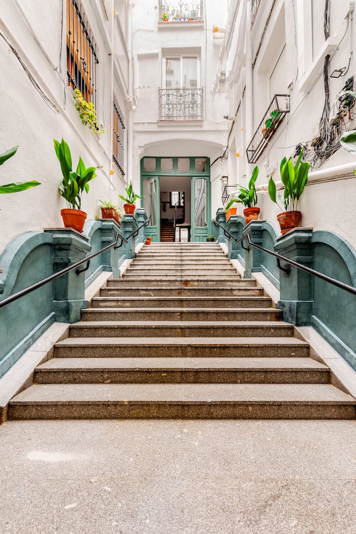 Cibeles & Gran Vía: 2026 Brand New Apartment - Madrid