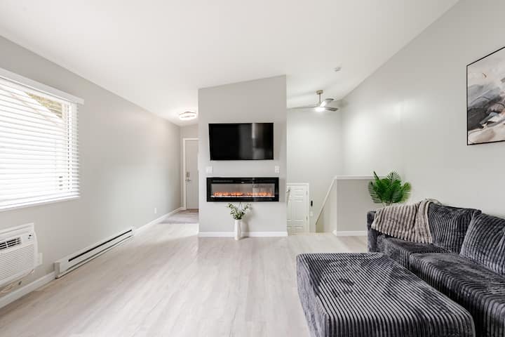 The Crow’s Nest Lake Shore - Oak Creek, WI