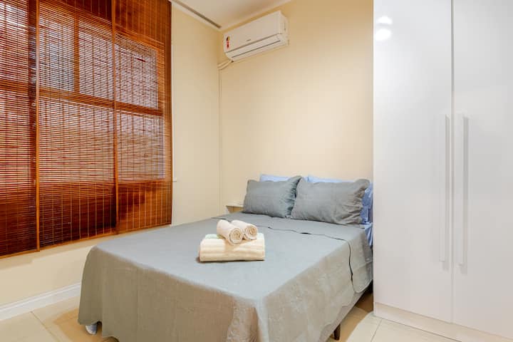 Sala/quarto Espaçoso E Arejado - Copa/leme Posto 2 - Copacabana