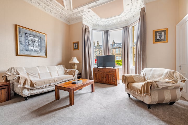 Spacious, 2 Bed, Central Flat With Parking - Edinburgh