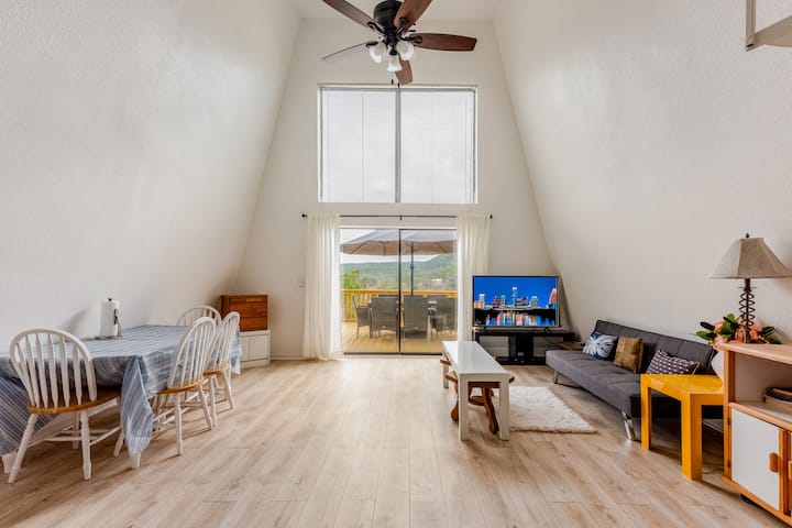 Rothi Lakehouse: A Tranquil Escape At Lake Travis - Lake Travis, TX