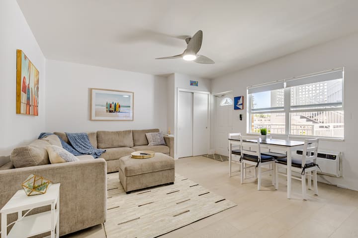Surfside Luxe Retreat- Newly Renovated 2/1 Condo - Deerfield Beach, FL