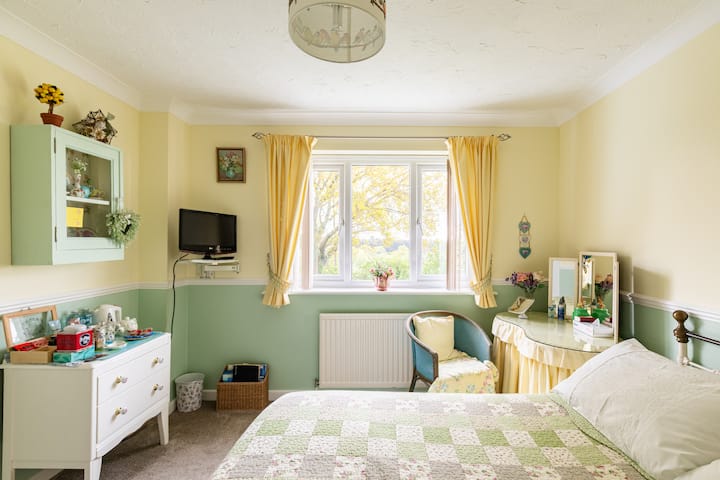 Lovely Double Bedroom & Private Bathroom To Enjoy - Dorset