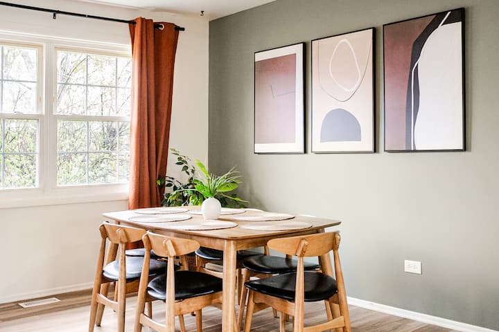 Perfect Group Getaway · Quiet St · Free Parking - Downers Grove, IL