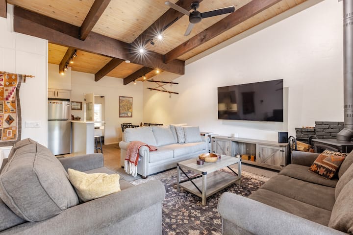 Spacious 3 Bd 3 Ba Chalet Walk To Village/gondola - Mammoth Lakes, CA