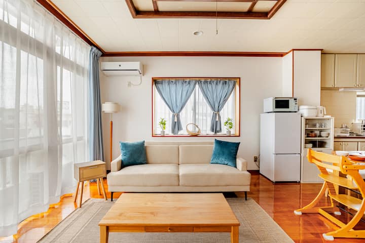 【新規Open価格】子連れ家族に最適/3bdr/ic2分/無料駐車場/広々リビング&キッズスペース - Okinawa