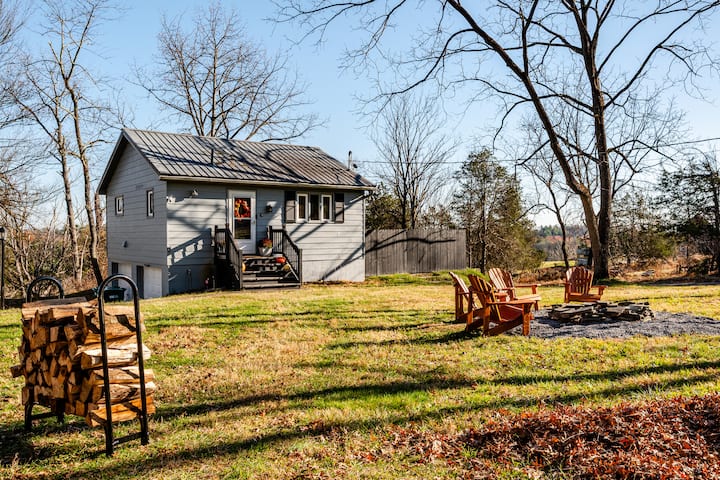 Cozy Catskills Cottage • Fire Pit + Pet Friendly - Tivoli