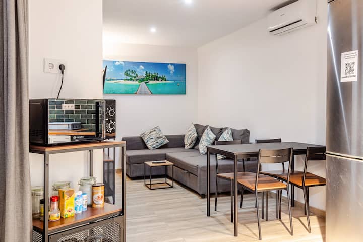 “Ideal Hasta 4 Personas • Cerca Metro Y Playa" - Badalona