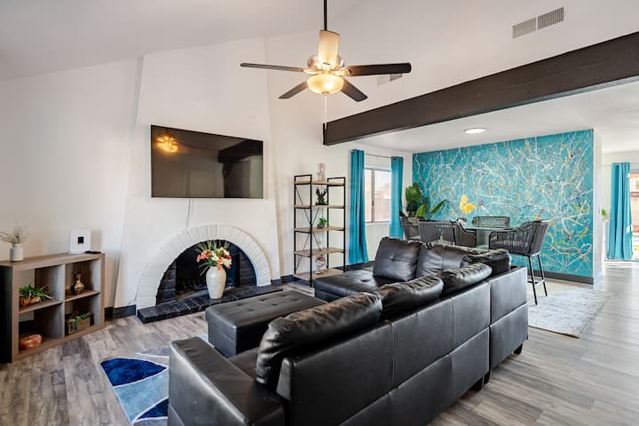 Beautiful Family Home. Sleeps 12 W/pool - Las Vegas