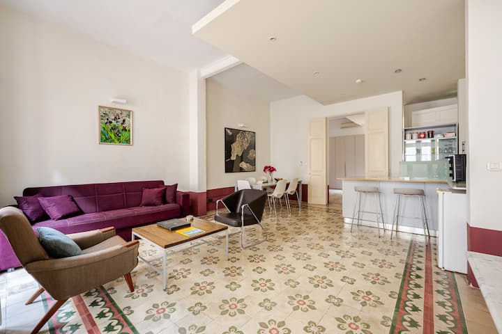 Heart Of Valletta 2br Apartment With Patio - La Valeta