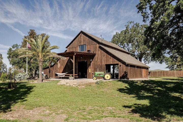 Oaks Loft And Gathering Barn - Hollister, CA