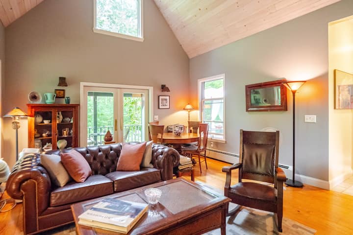 Cottage In The Woods. - Swansea, MA