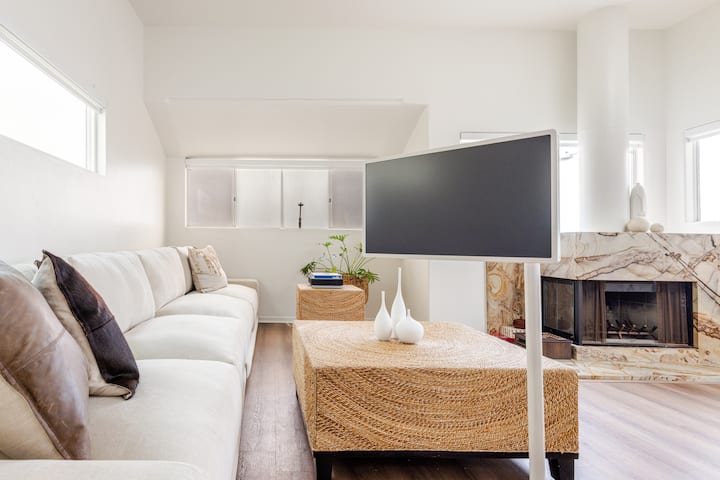 Location, Location, Location! - 曼哈頓海灘