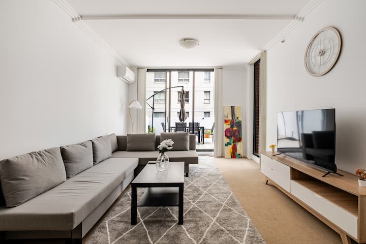 One Bedroom Apartment With Balcony Near Icc Sydney - Sydney